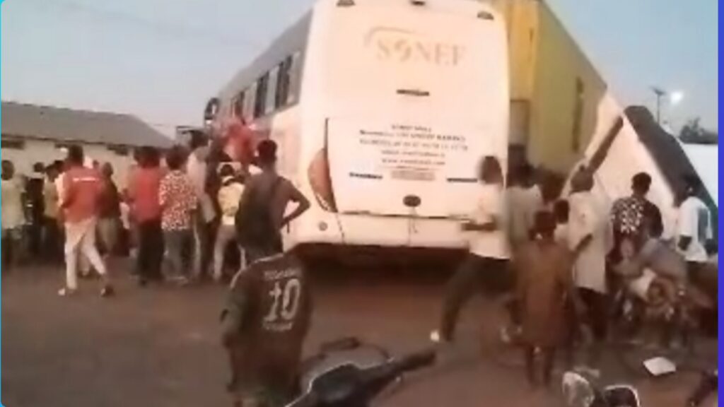 Grave accident à Sinthiou Malem : un mort et plusieurs blessés dans une collision entre un ...